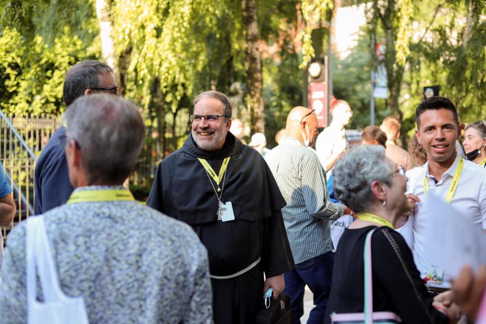 Bishop John Stowe to LGBTQ Catholics: "I love you." - Outreach